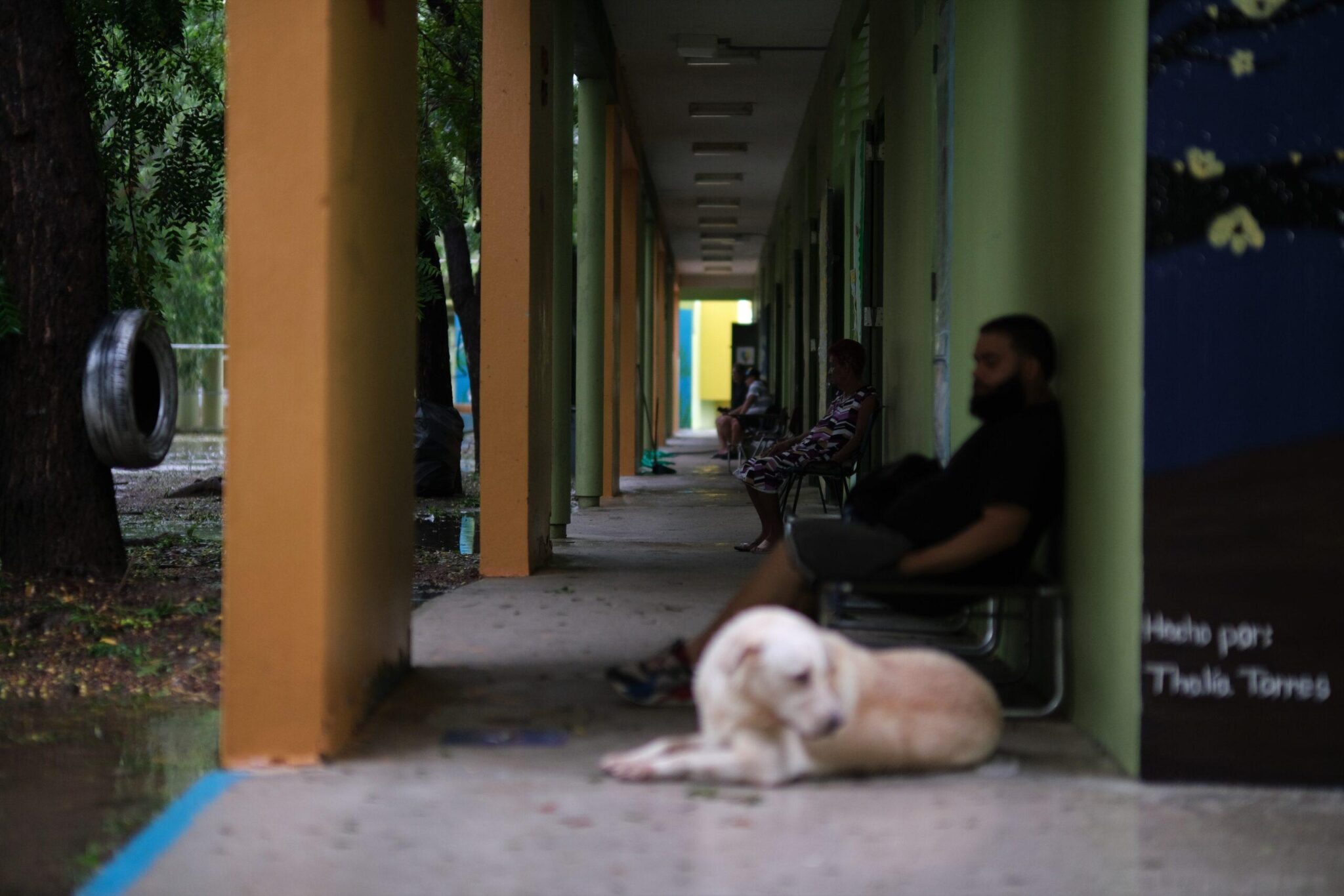 Refugios para huracanes sin agua ni electricidad incumplen con la ley