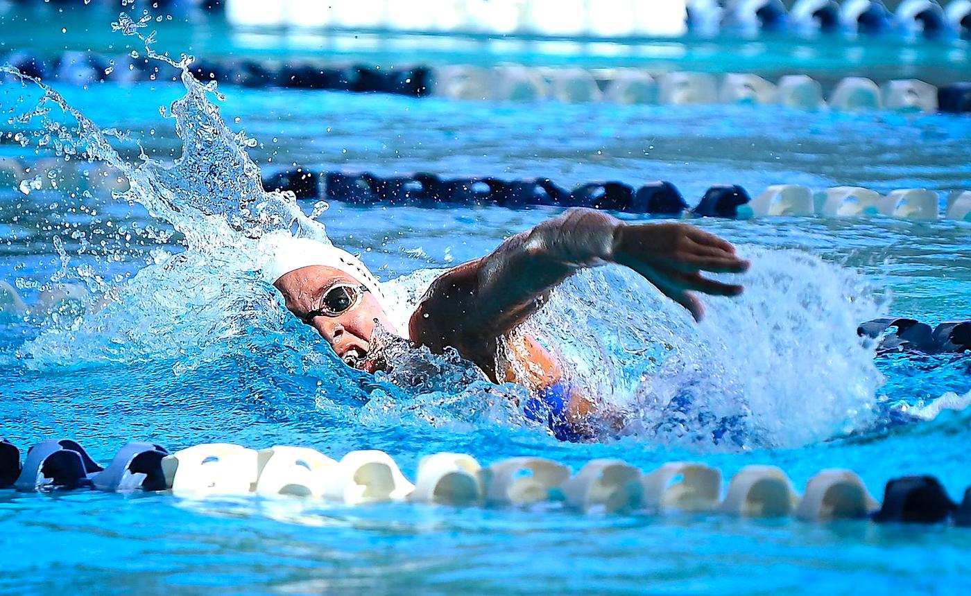 Ivanna Izquierdo de La Católica rompe récords de la LAI en natación
