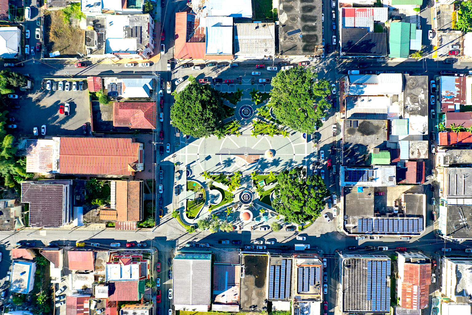 A punto de caramelo la microrred eléctrica Adjuntas Pueblo Solar