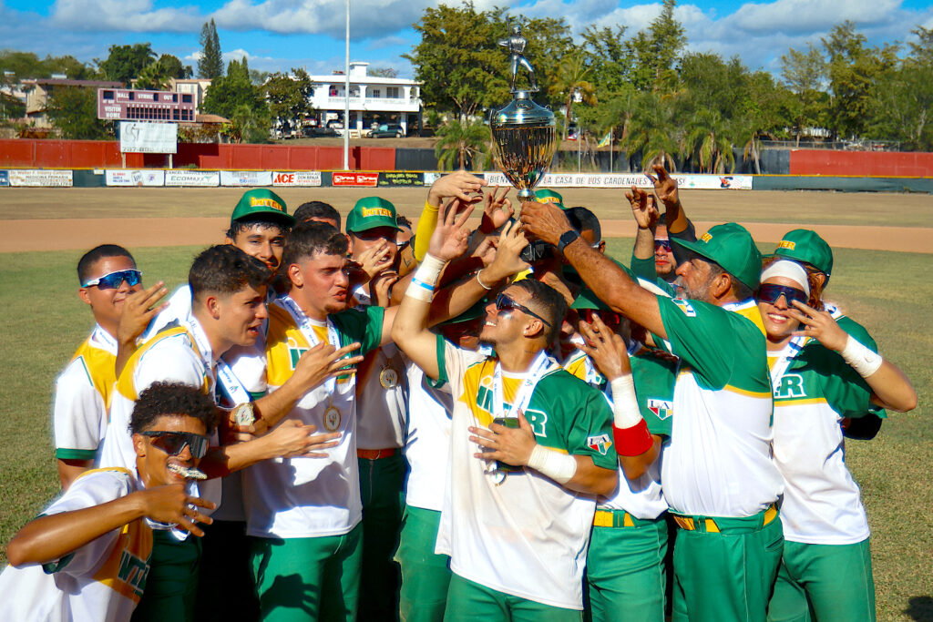 Tigres se convierten en tricampeones del béisbol universitario
