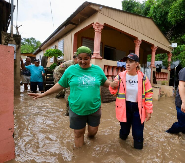 Río Inabón arropa la carretera PR-1 y aísla a dos comunidades de Ponce