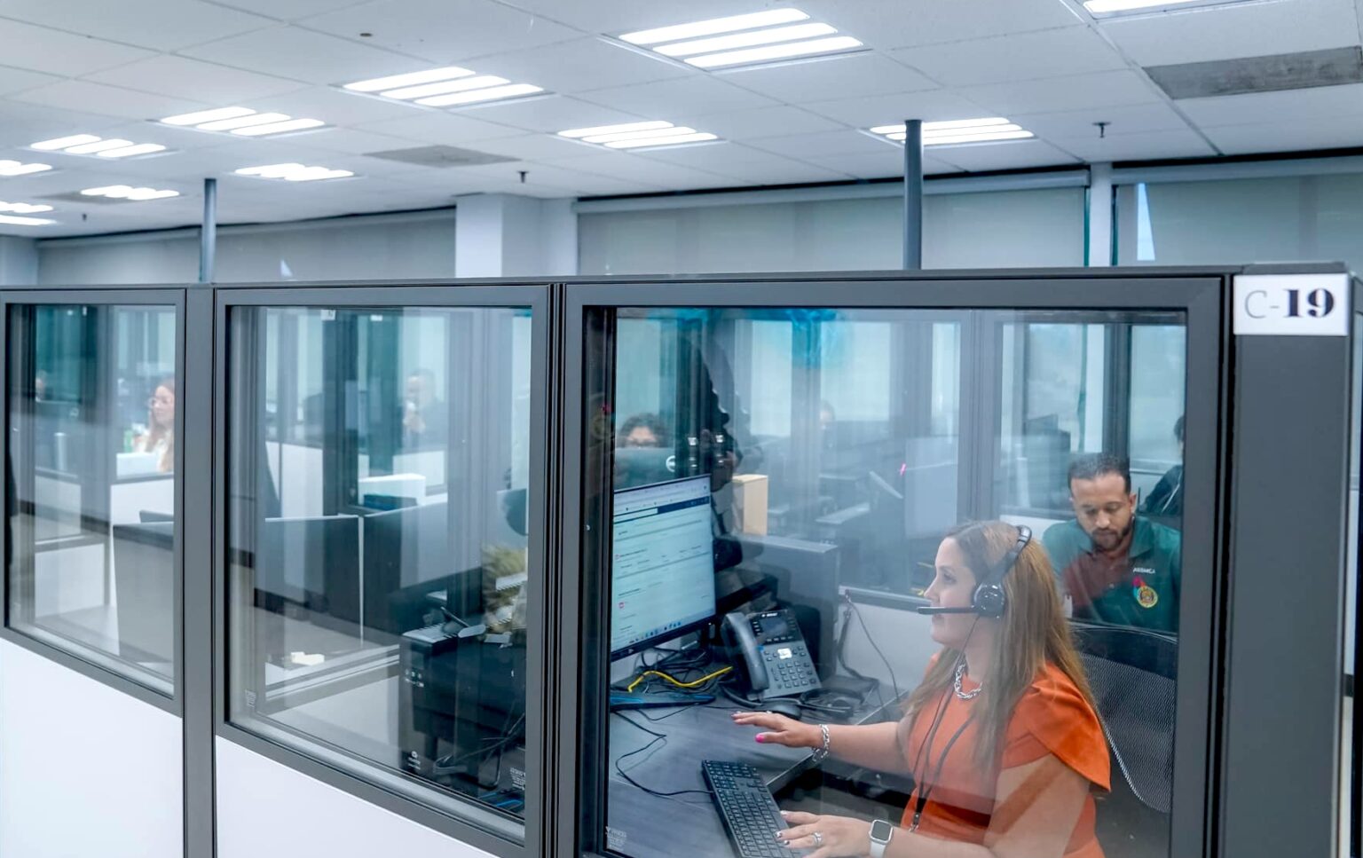 Amplían el centro de llamadas de la Línea PAS