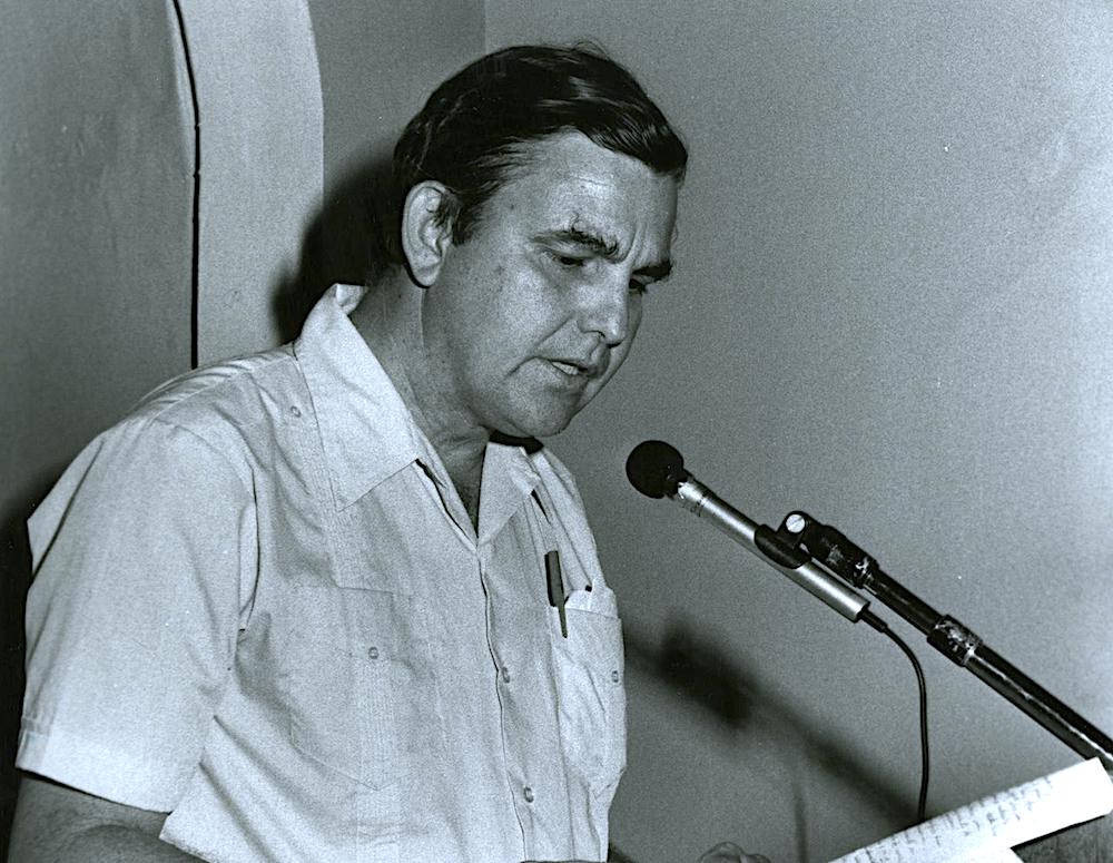 ICP recibe colección de Fernando Picó con más de 10,000 libros